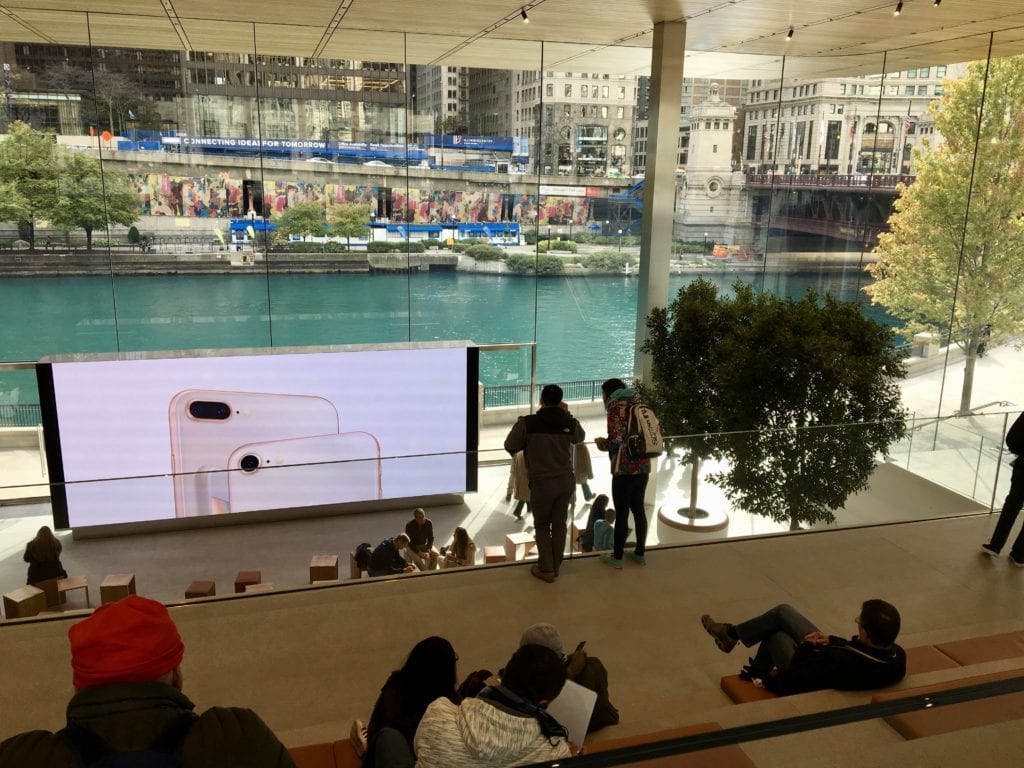 New Apple store opens in Chicago | DesignDestinations